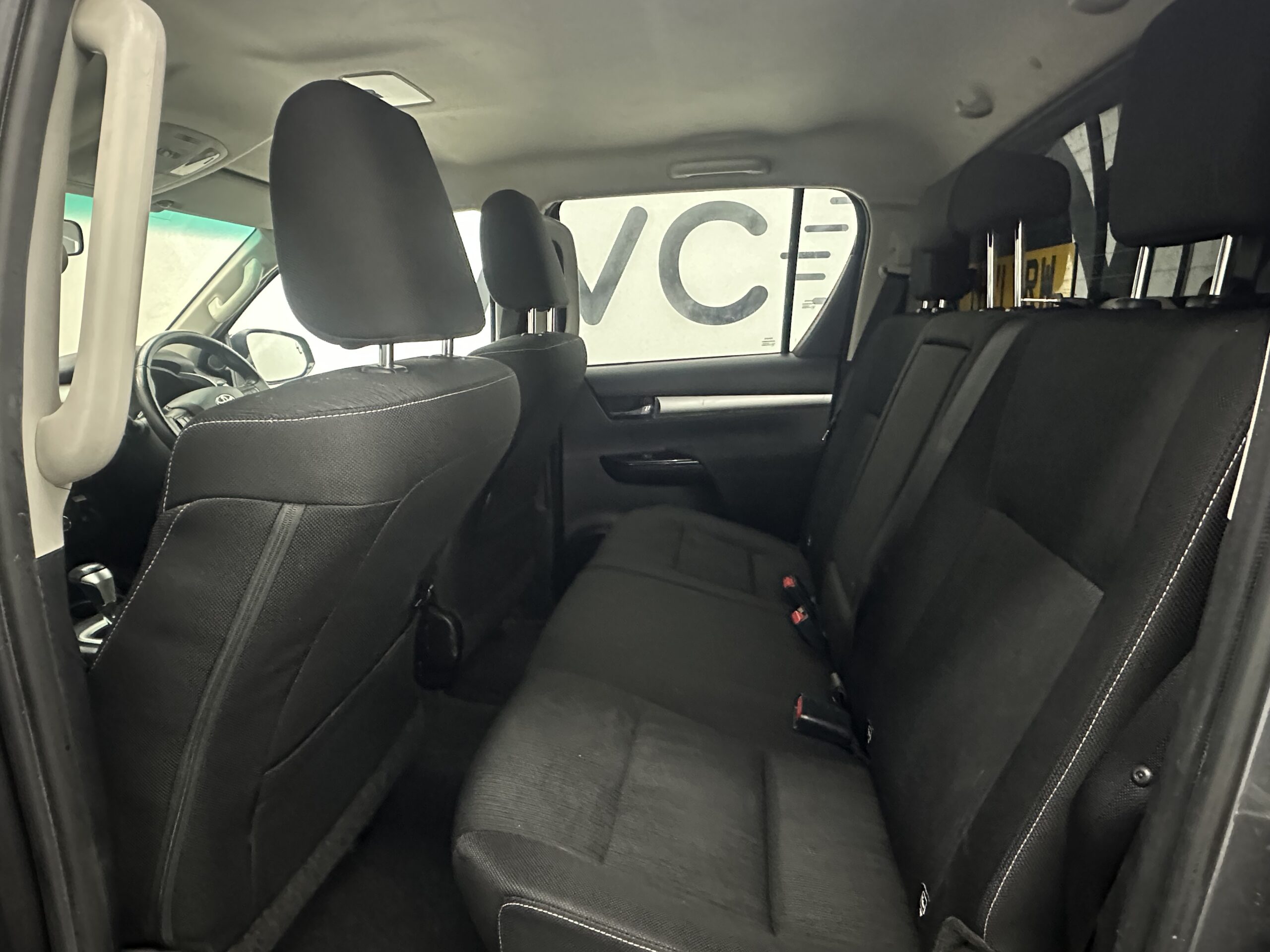 Toyota Hilux 2.8 D-4D Invincible Auto 4WD Euro 6 (s/s) 4dr
