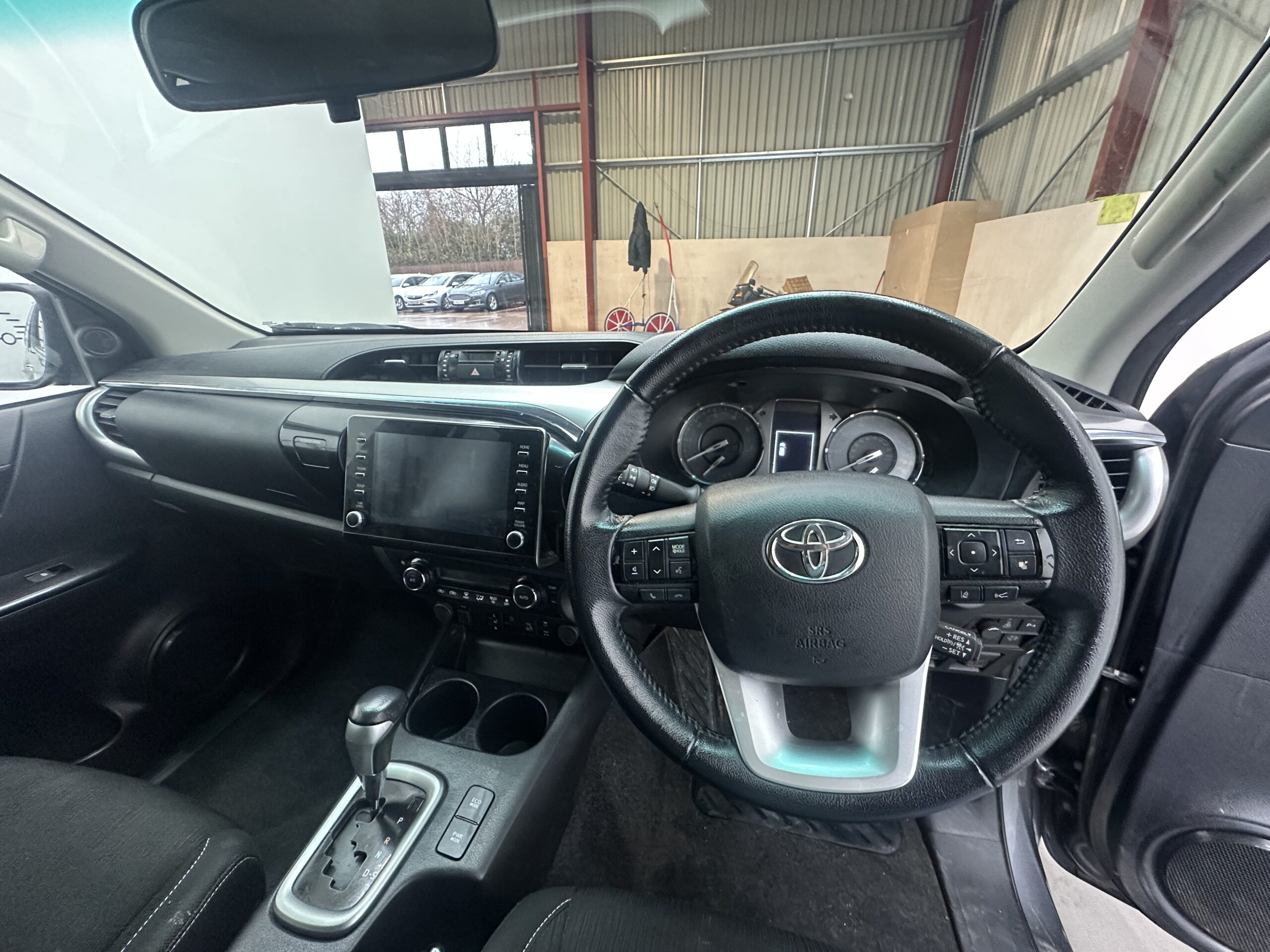 Toyota Hilux 2.8 D-4D Invincible Auto 4WD Euro 6 (s/s) 4dr