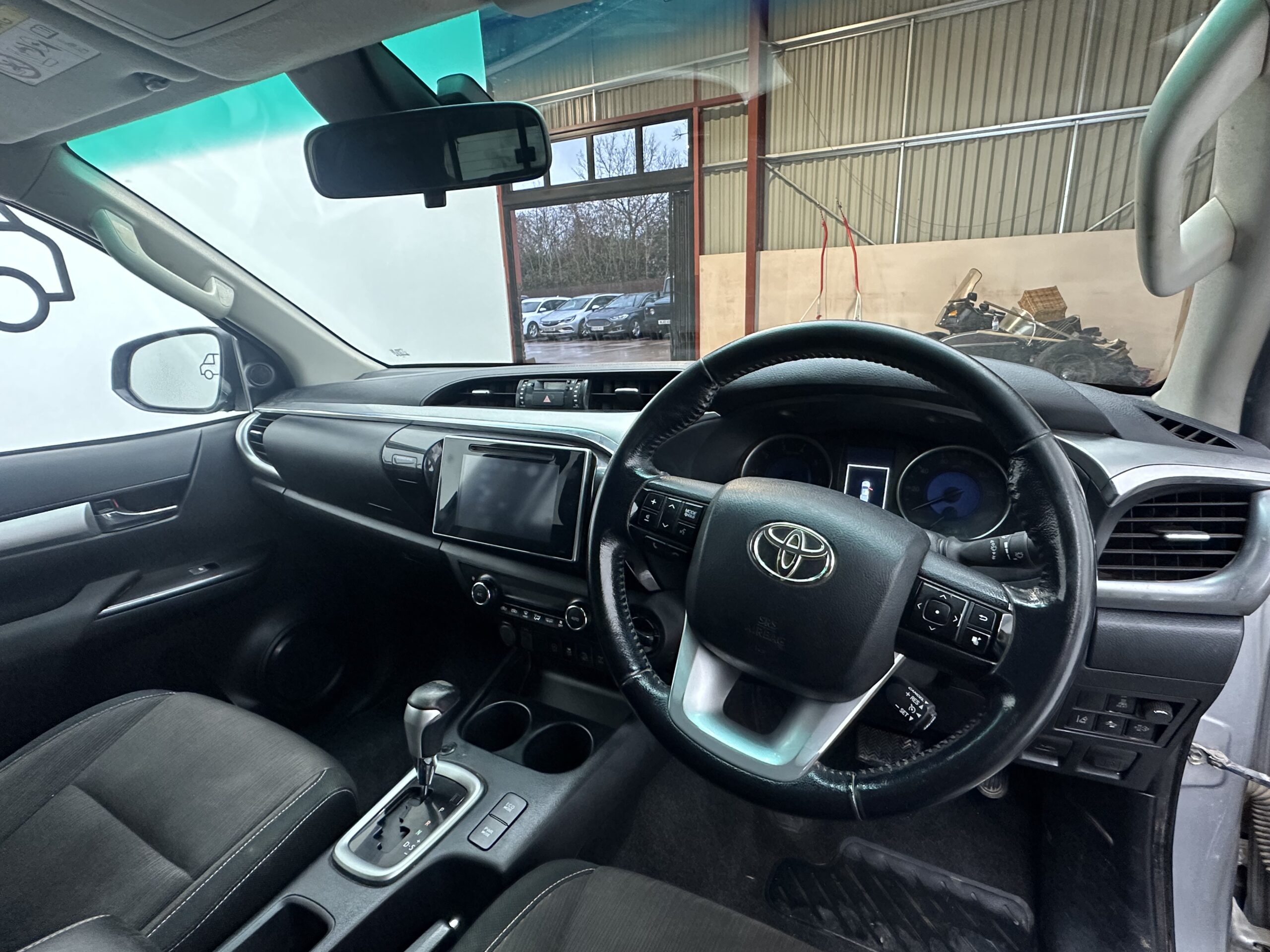 Toyota Hilux 2.4 D-4D Invincible Auto 4WD Euro 6 (s/s) 4dr (TSS)