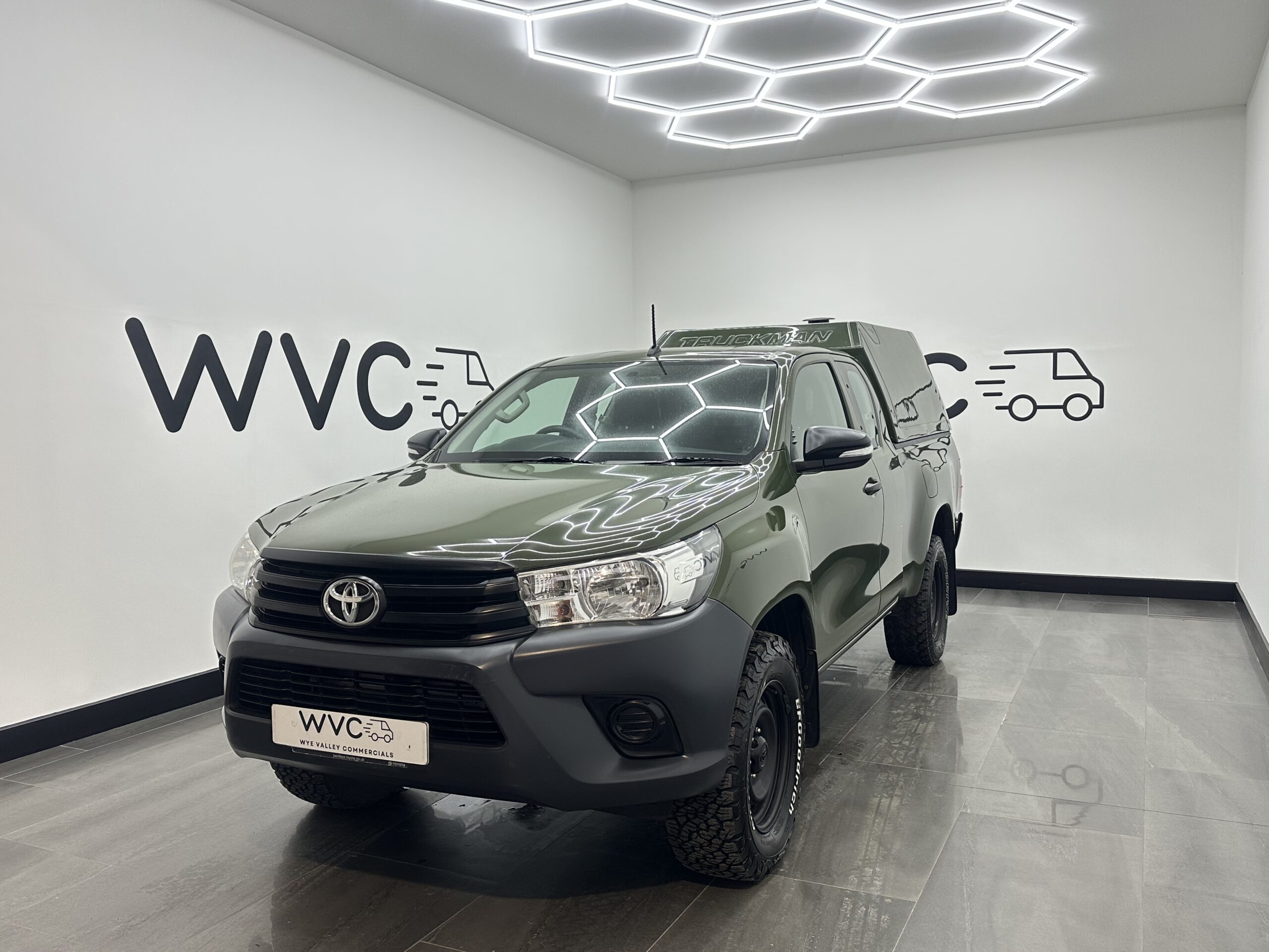 Toyota Hilux 2.4 D-4D Active 4WD Euro 6 4dr (3.5t)